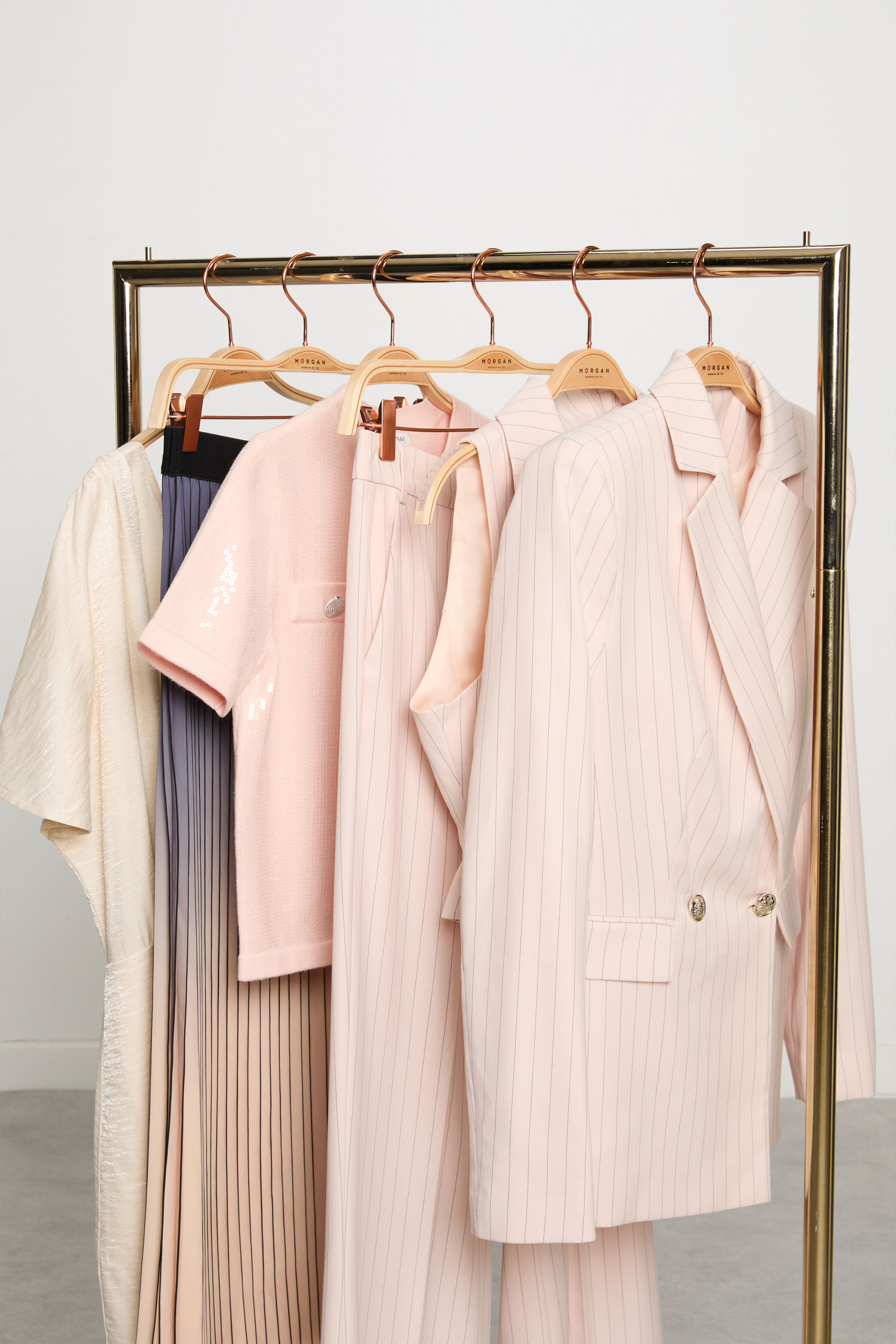 Comment créer une garde-robe capsule ? Guide complet et conseils | Morgan